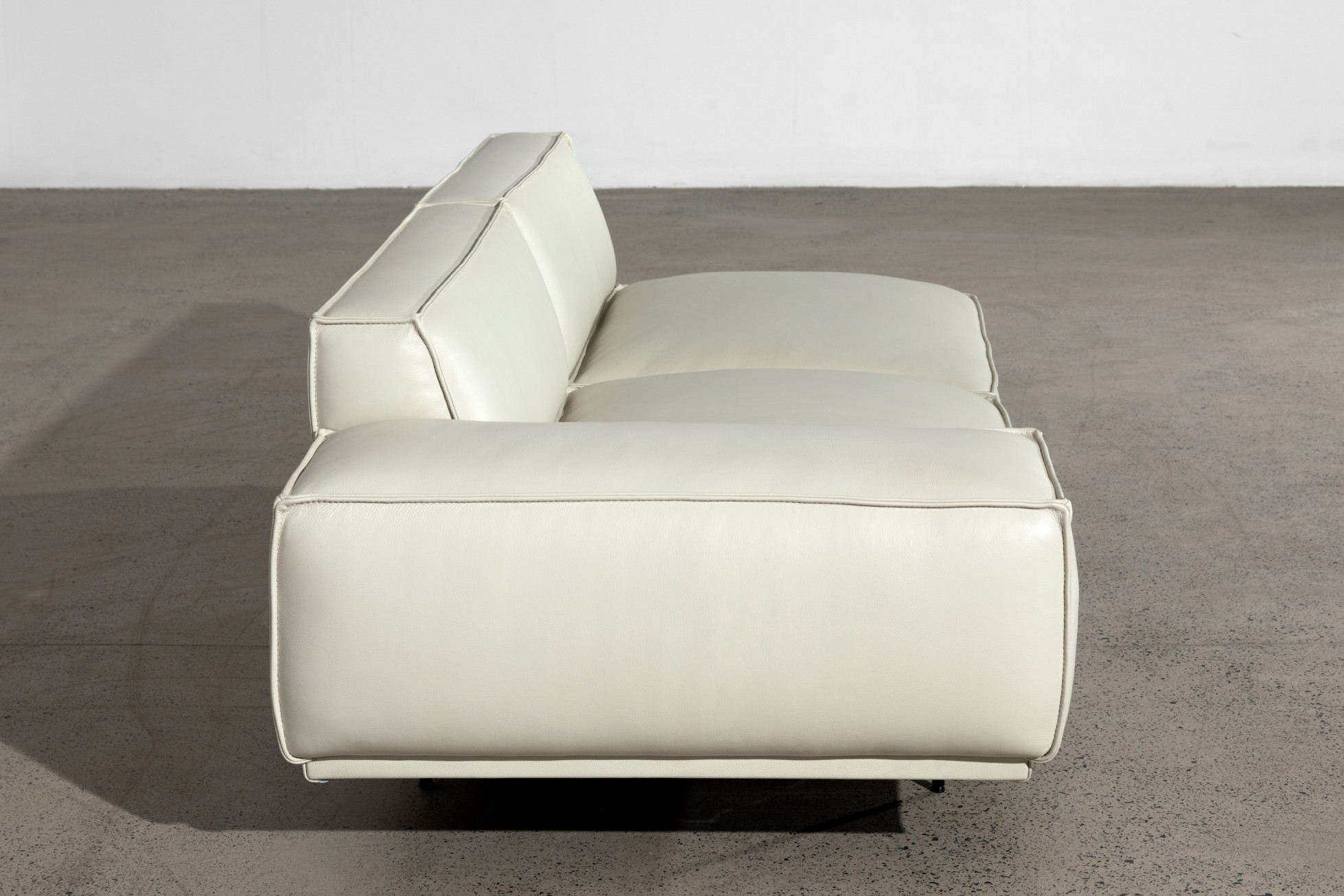 RUBI LEATHER SOFA